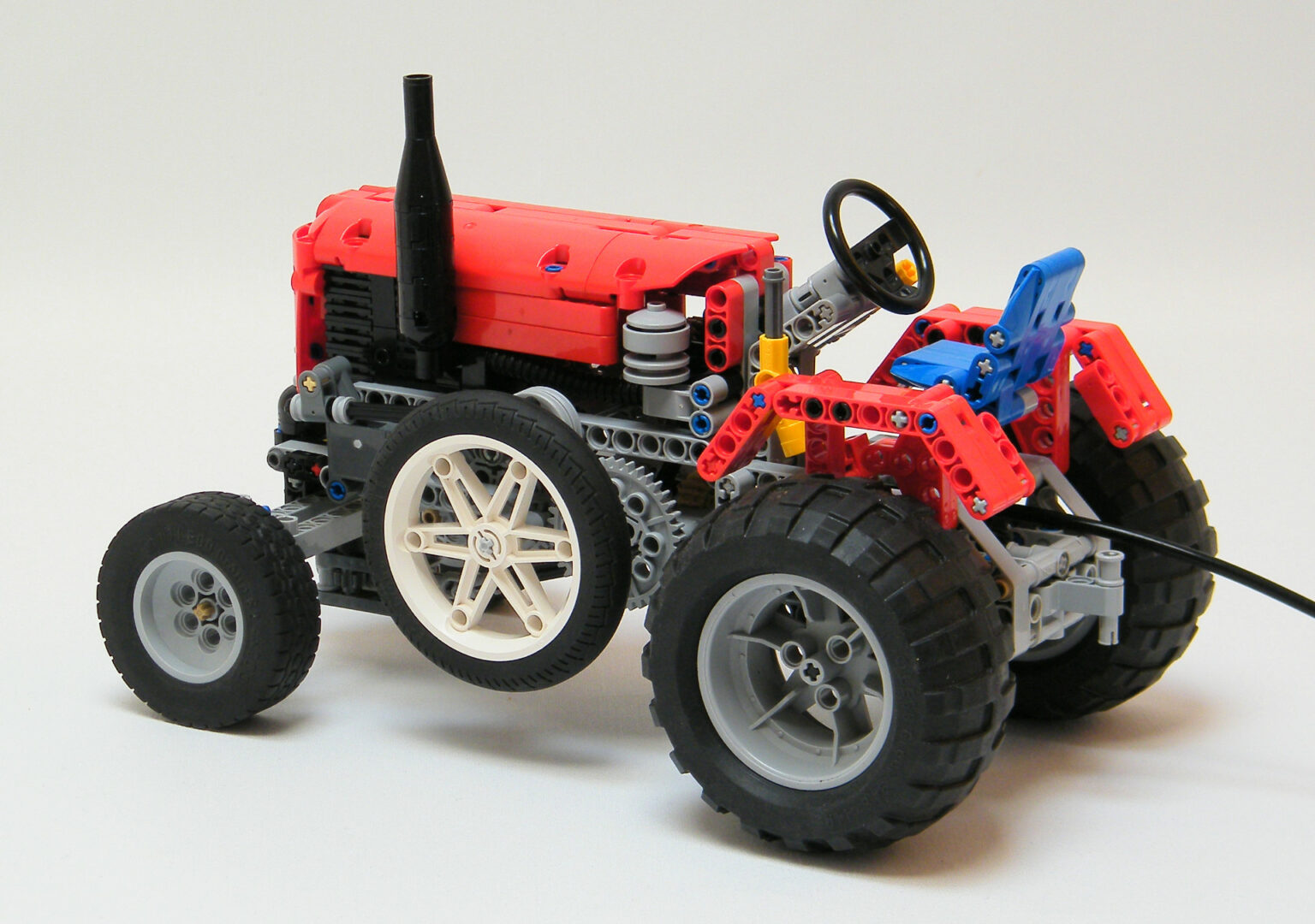 Hot Bulb Pneumatic Tractor – Nico71's Technic Creations