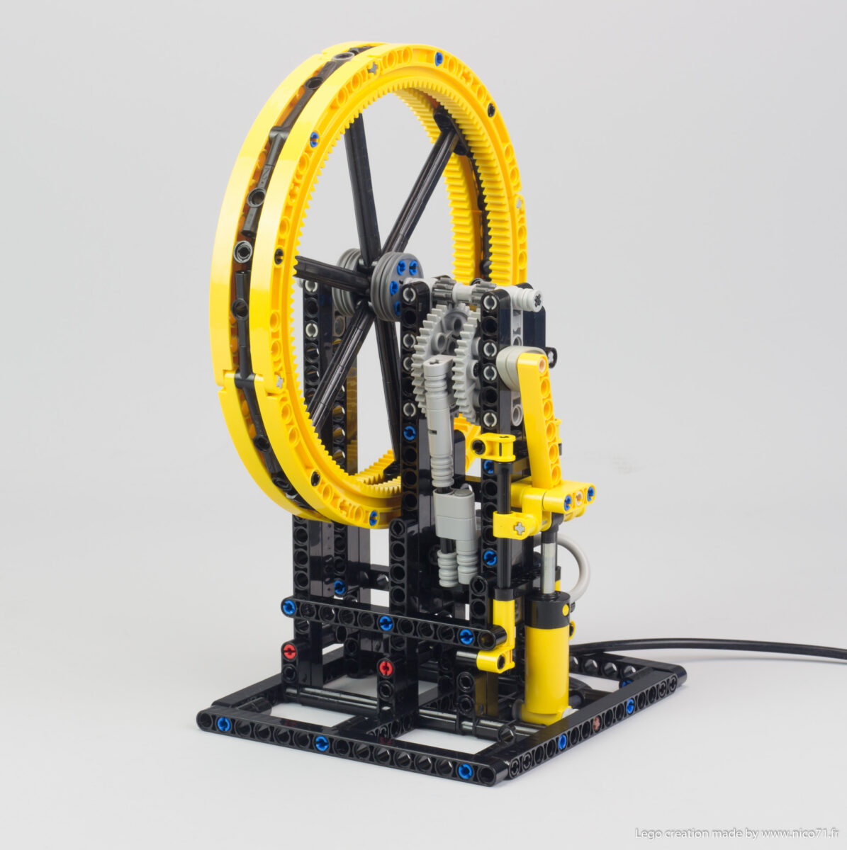 Vertical Pneumatic Engine – Nico71's Technic Creations