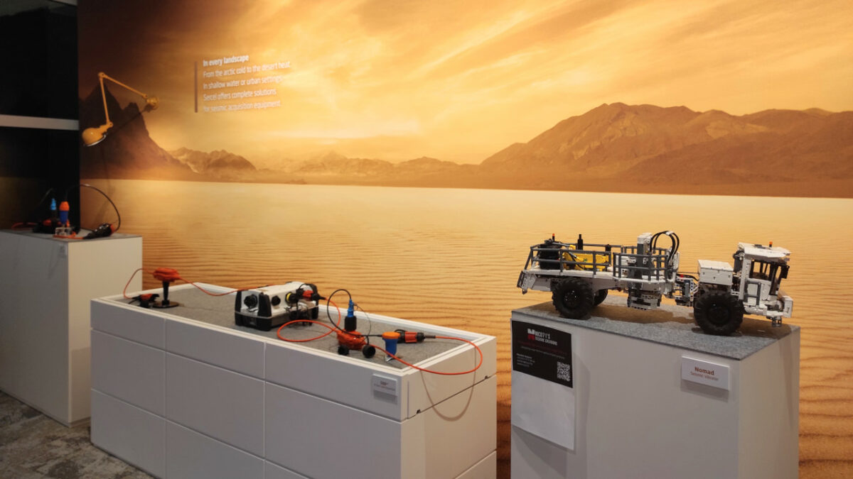 Sercel Vibroseis Truck – Nomad 65 – Nico71's Technic Creations